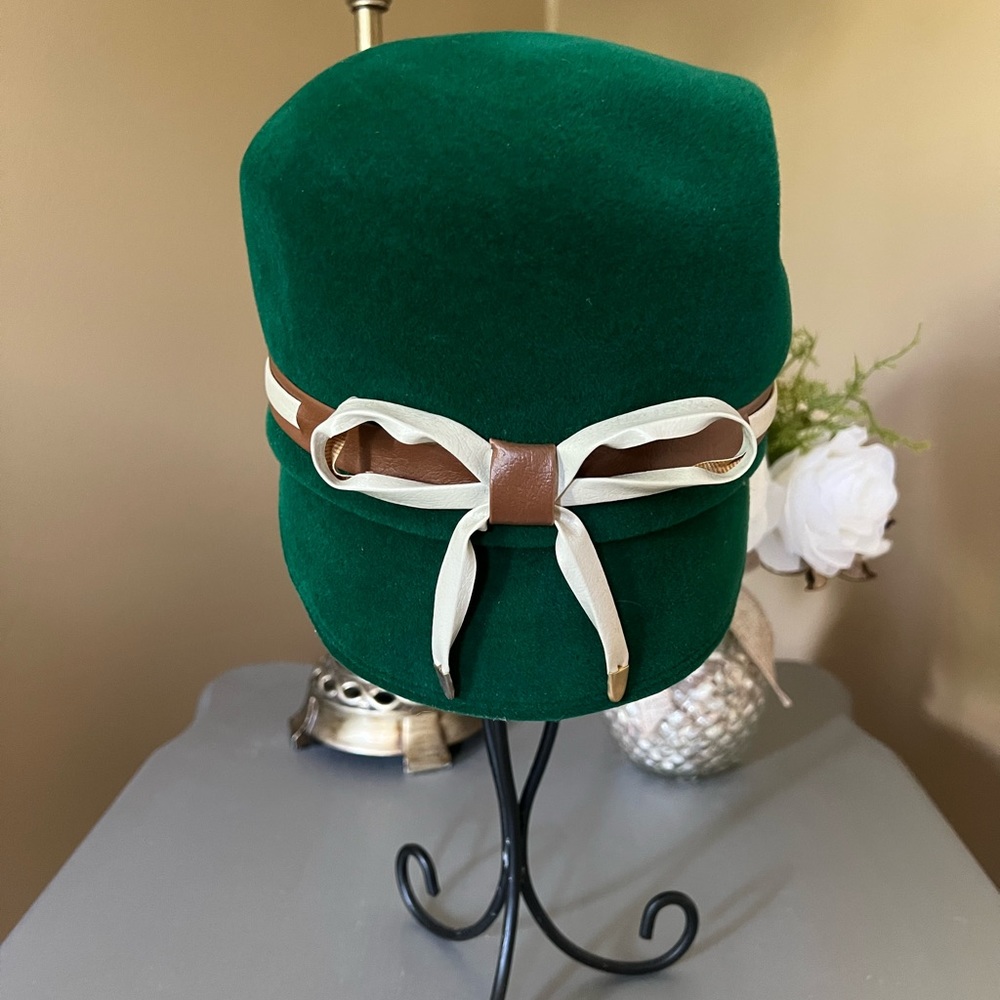 Fabulous 60’s Era Emerald Green Mod Hat - Mint - Gem